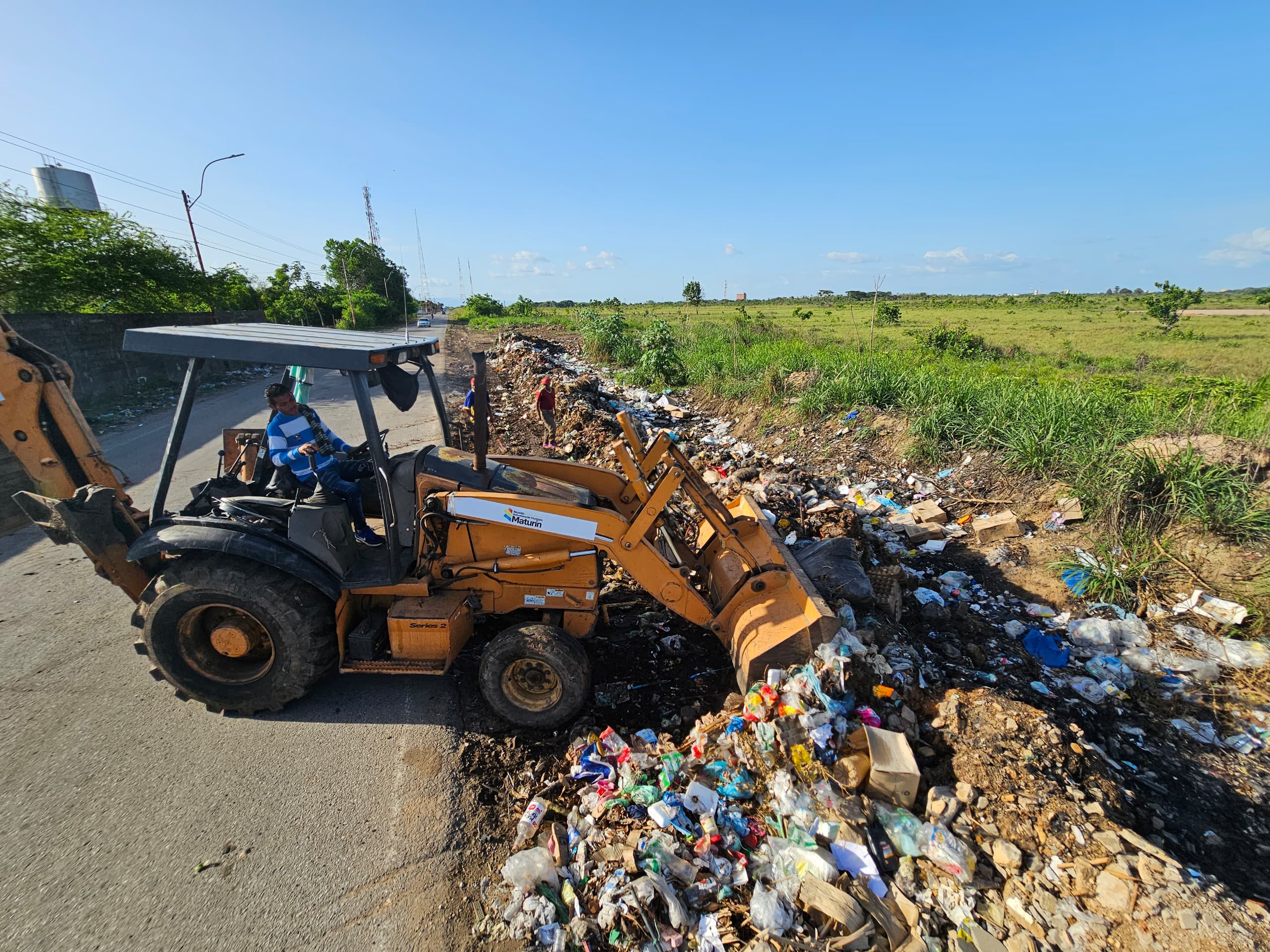 ¡Por fin! Retiran 90 toneladas de basura en la vía principal de José ...